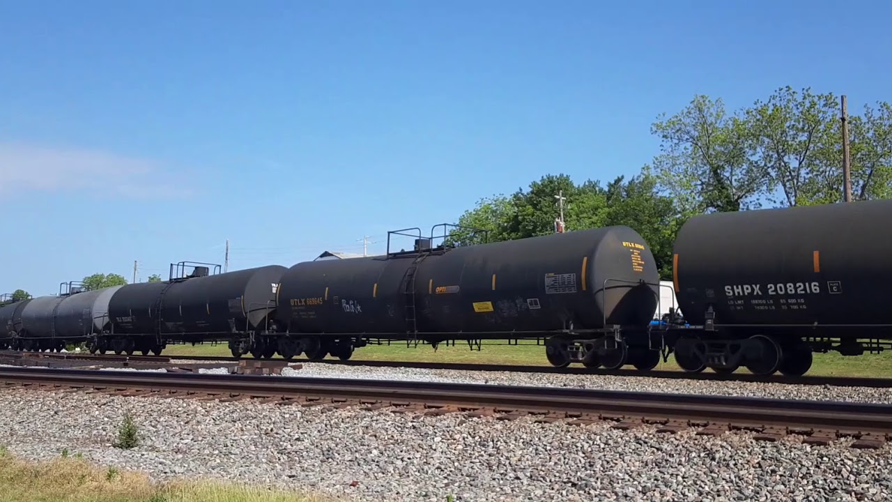 NS 177 with NS 8101 CoG ES44AC NS 9975 D9-40CW NS 1188 SD70ACE and NS ...