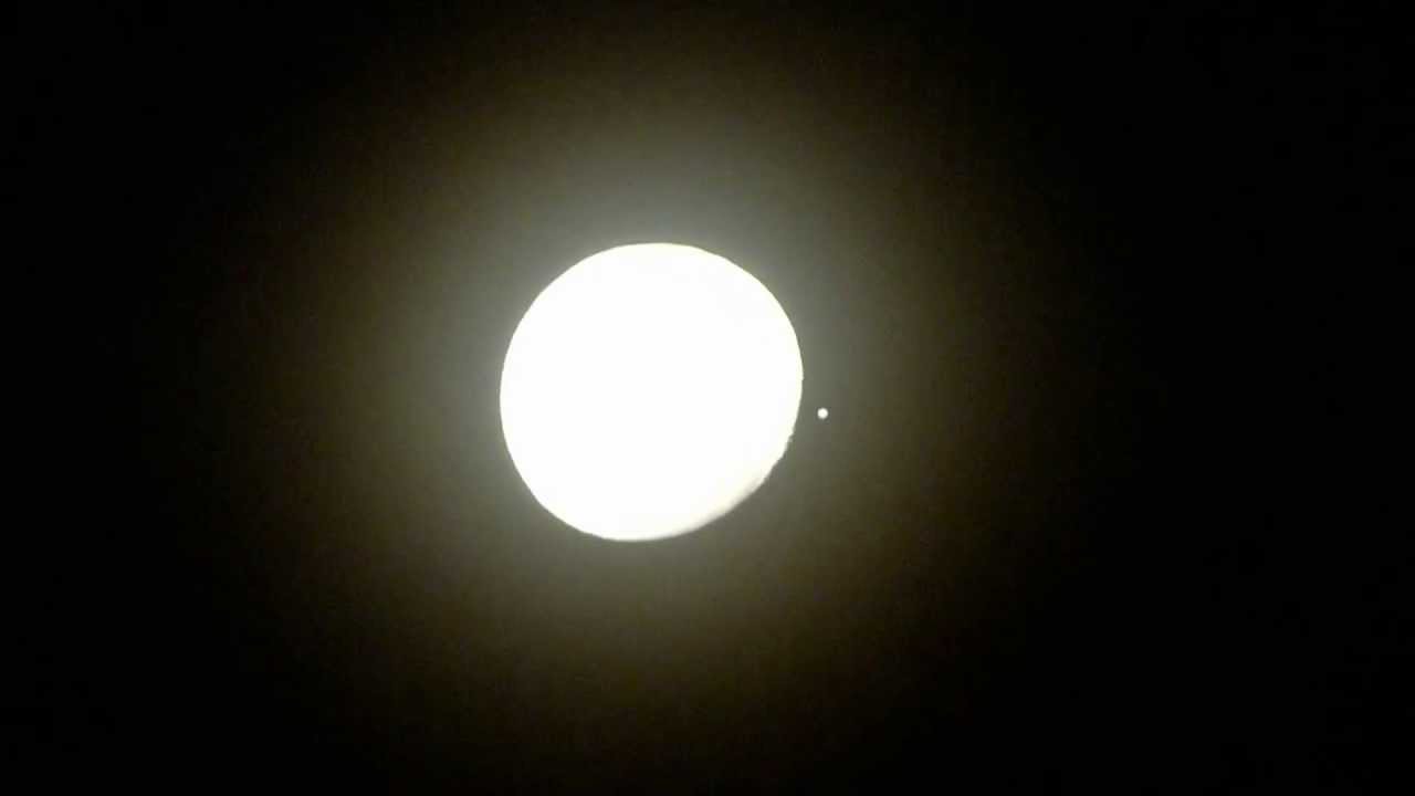 Planeta ou estrela ao lado da lua 25/12/12 - YouTube