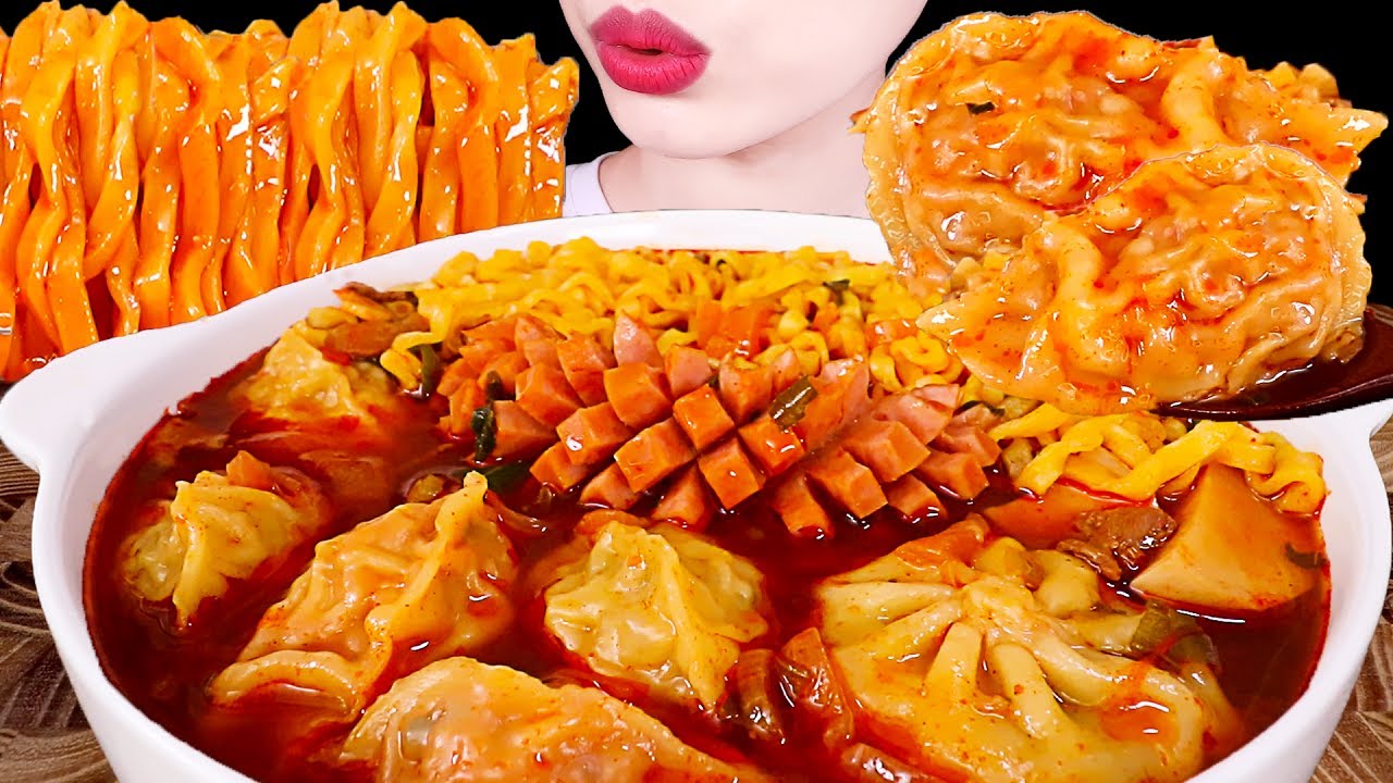 ASMR MUKBANG｜SPICY FIRE NOODLE SOUP & DUMPLING & SAUSAGE 불닭 짬뽕 라면 & 만두 ...