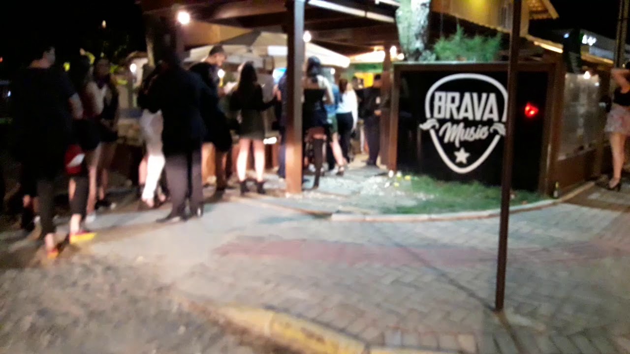 Balada na Praia Brava Music - fila gigante - BOMBOU - YouTube