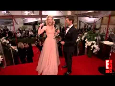 Julie Bowen Flexing 3
