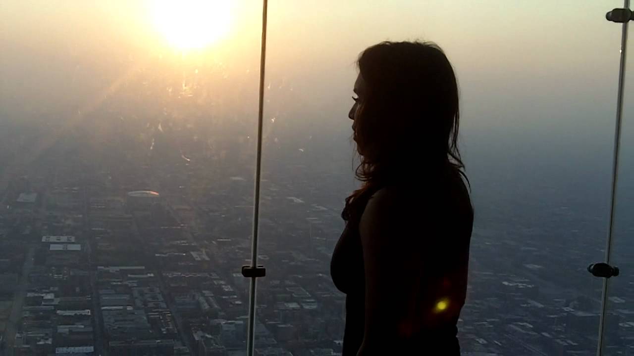 Handstand on The Ledge Skydeck: It's totally safe - YouTube