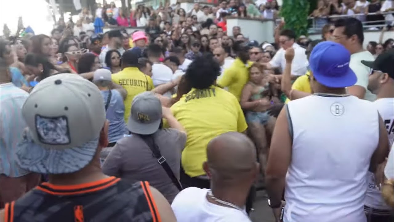 Insane crowd fight in Atlantic City - YouTube