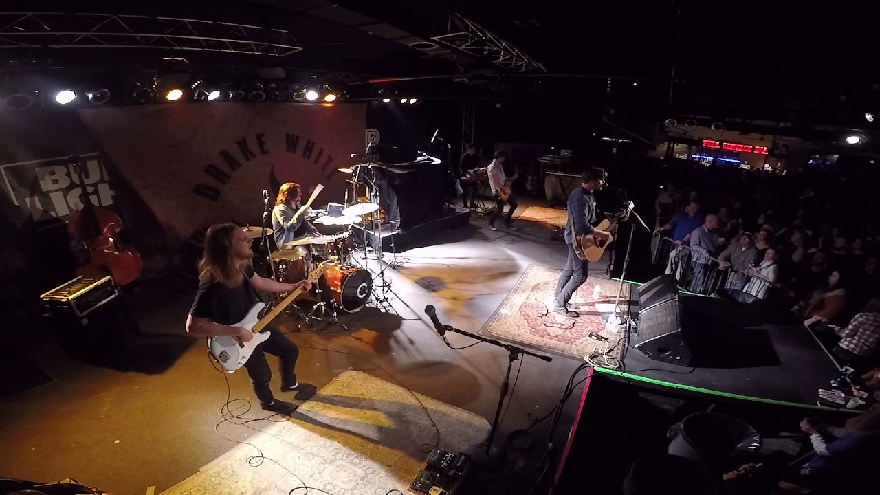 Jordan Brooker - Drunk At A Bar (Live @ 8 Seconds Saloon) - YouTube