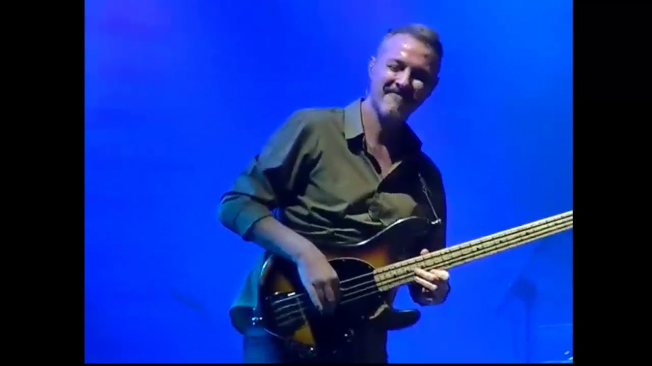 Grandes Bajistas de Rock Nacional en vivo - YouTube