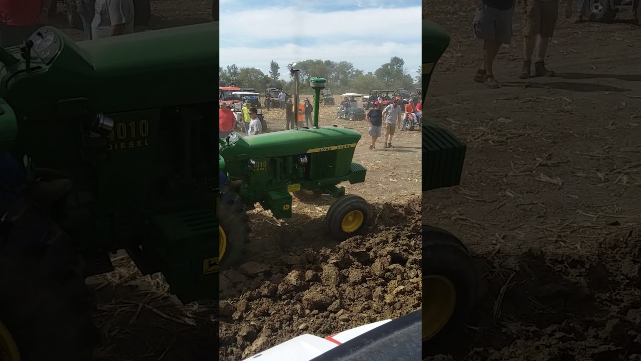 John deere 4010 plowing at half century of progress 2019 - YouTube