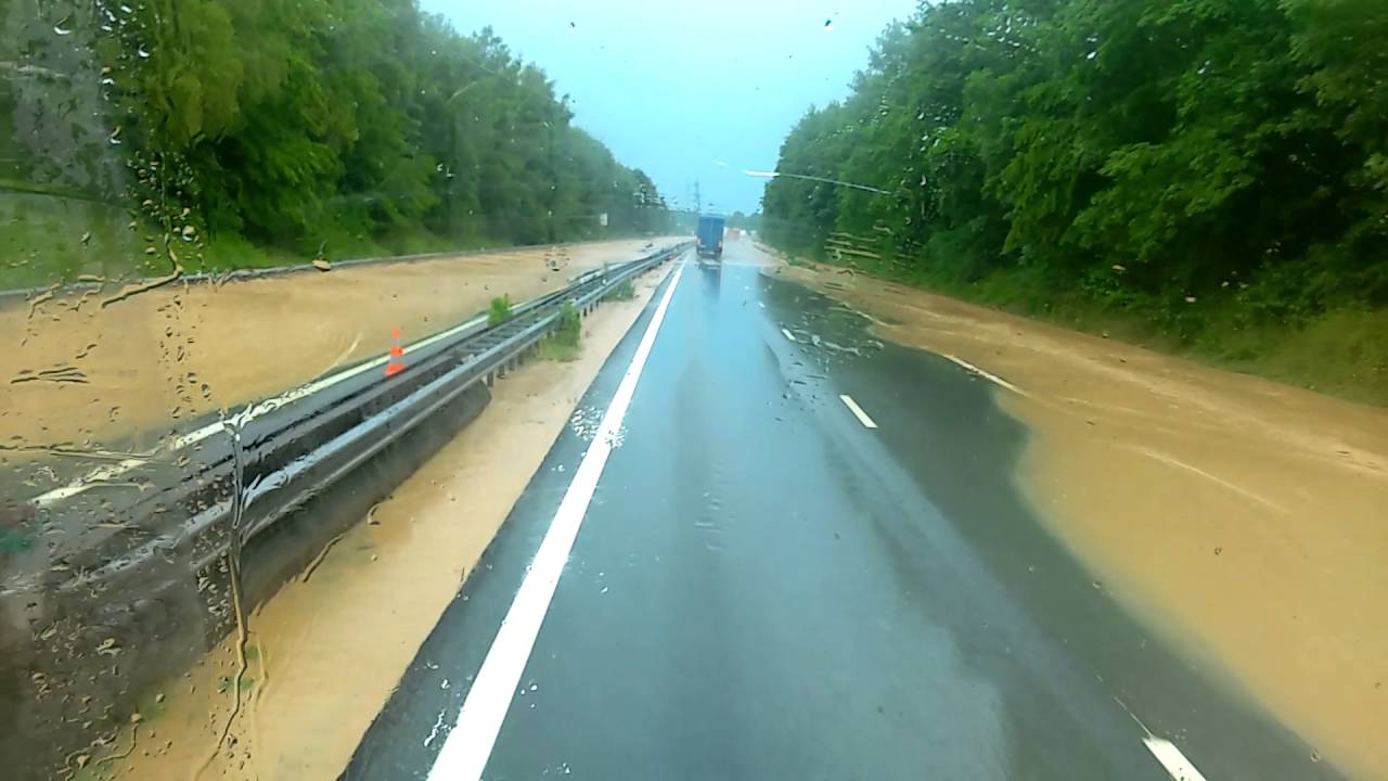 Francja - powódź na A36. Scania R620. 9.06.2016 r. - YouTube