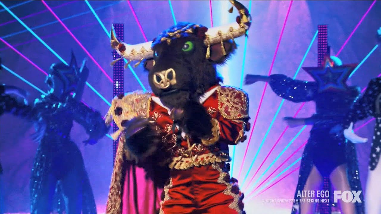 The Masked Singer 6 The Bull sings Train's Drops of Jupiter - YouTube