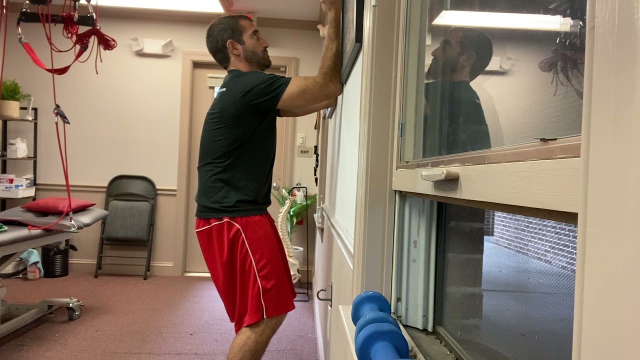 Serratus anterior muscle exercise leaning into wall - YouTube