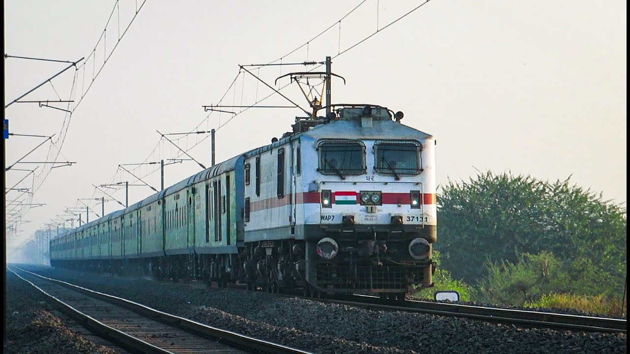 Fast Moving Electric Trains at Ratlam | Indian Railways - YouTube