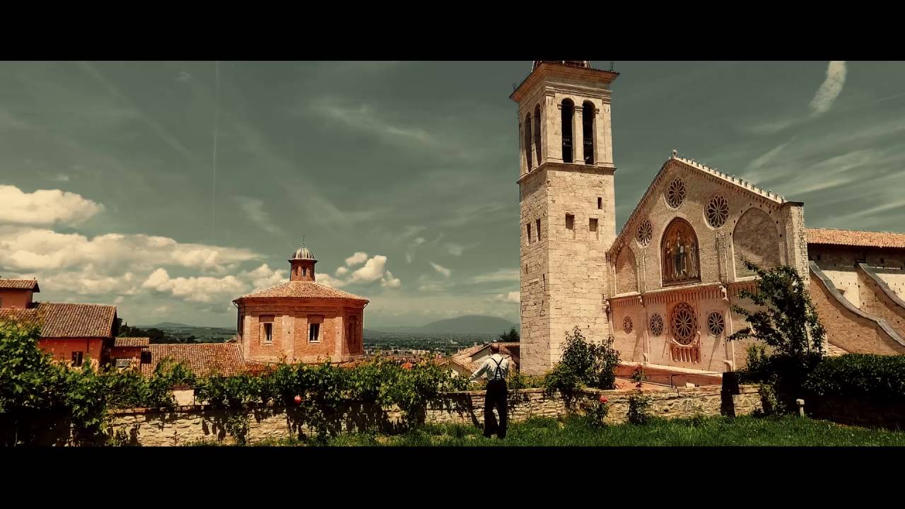 "Se vuol ballare, signor Contino, il chitarrino le suonerò..." - YouTube