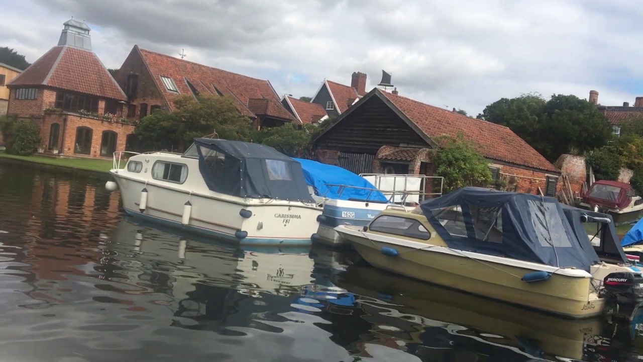 River Waveney through the back of Beccles - YouTube