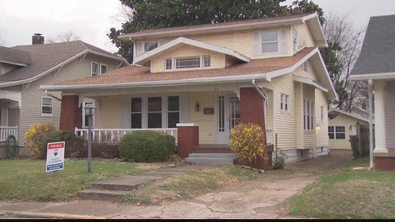 House seen in TV show “Roseanne” for sale in Evansville - YouTube