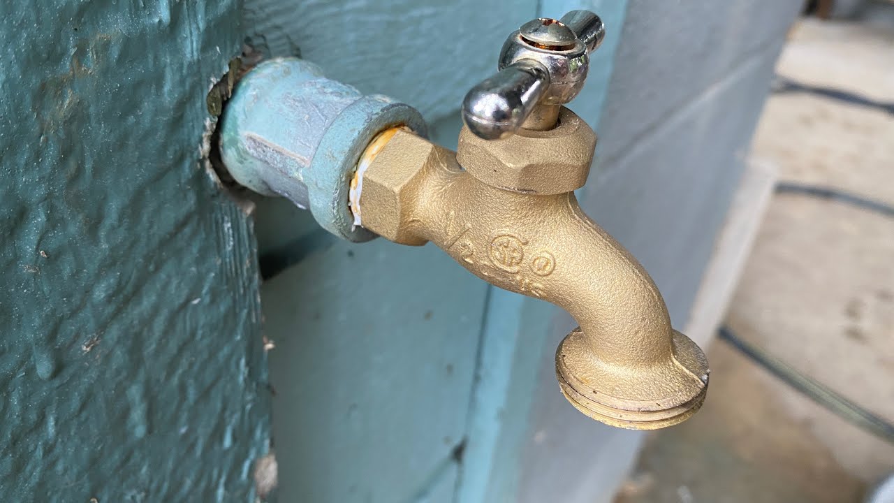Replacing a old broken water spigot/faucet on the house. Quick and easy ...