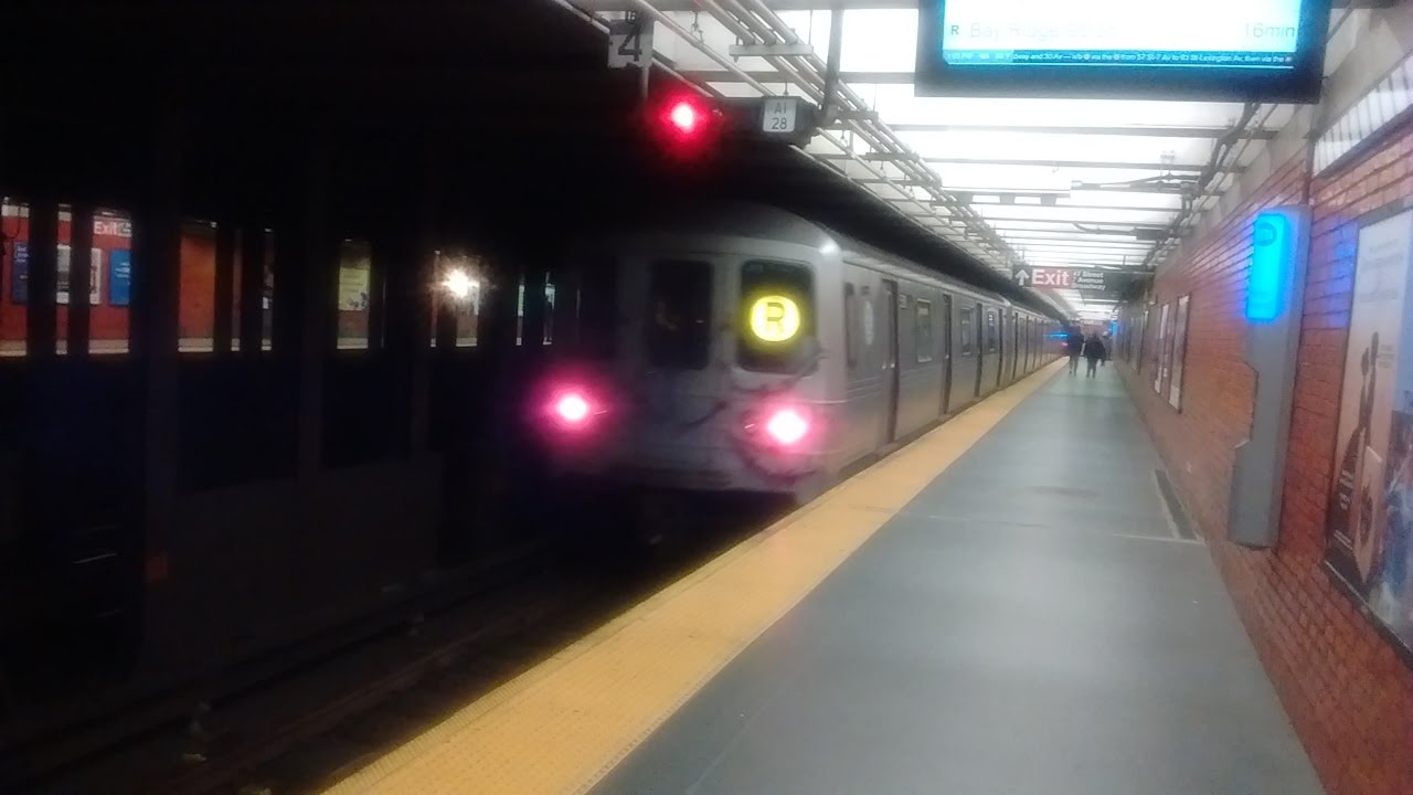 NYC Subway HD: BMT Broadway Line (N)(Q)(R)(W) Trains @49 Street 5/10/17 ...