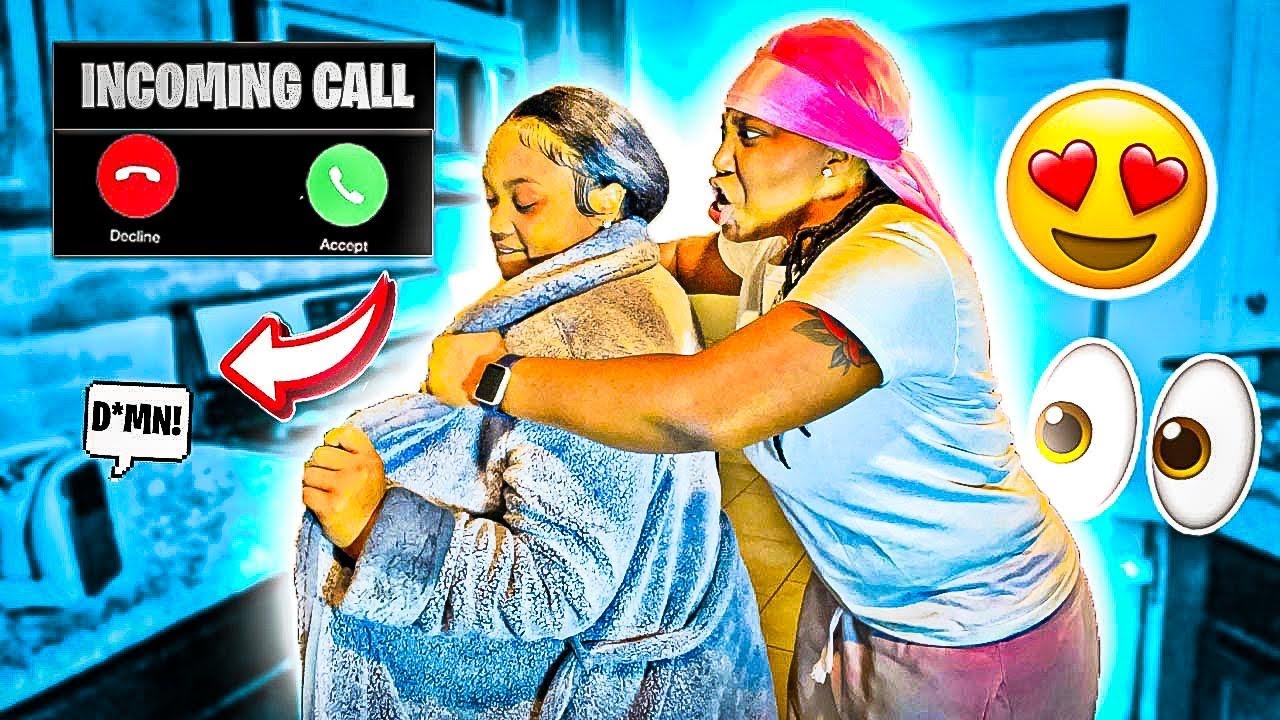 FLASHING HER FRIEND ON FACETIME..(EPIC) - YouTube