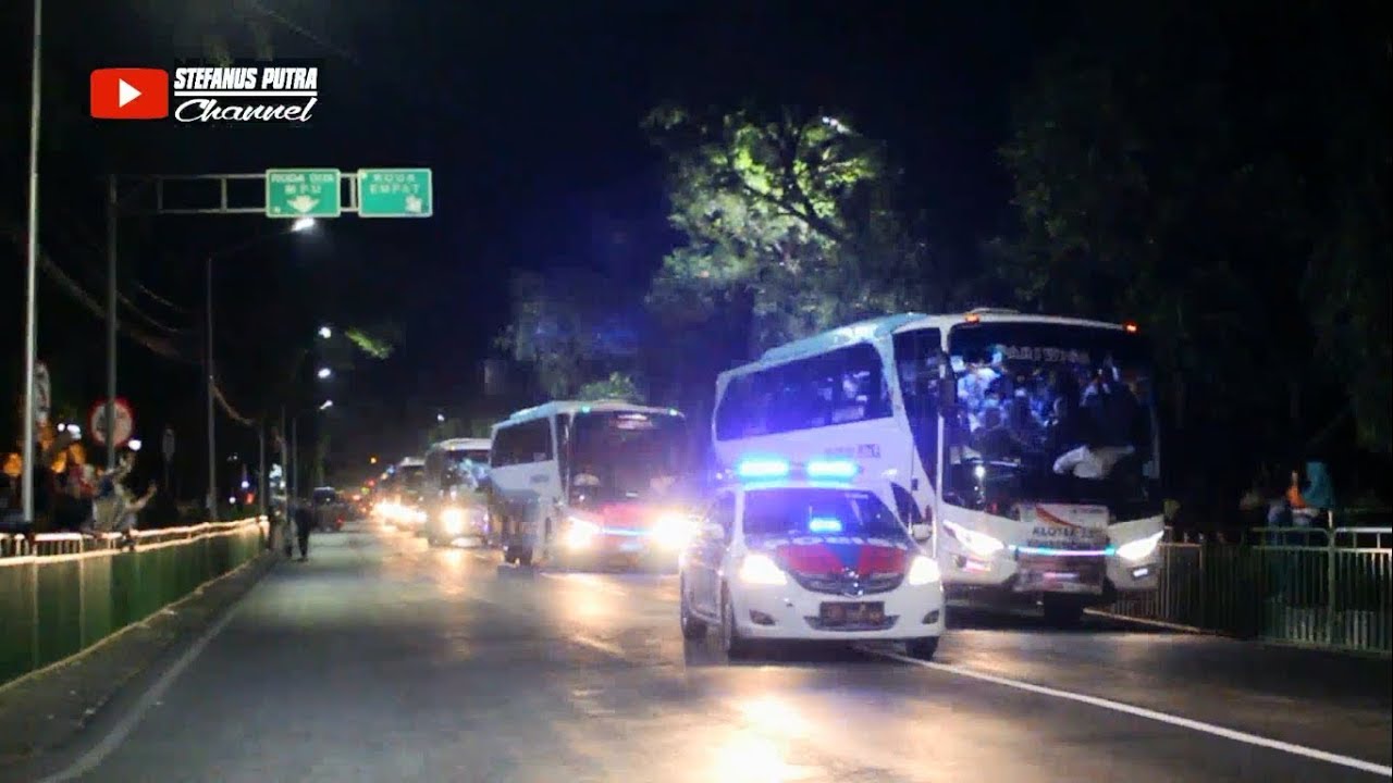 [MOMEN SPESIAL!] ROMBONGAN BUS DIKAWAL POLISI :v - YouTube