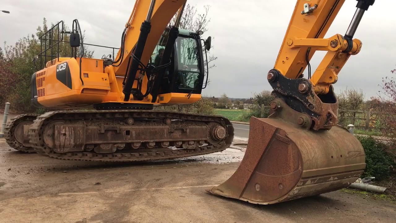 JCB JS370LXD - YouTube