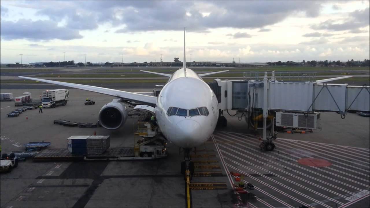 Singapore Airlines 9V-SVL SQ242 SYD - SIN - YouTube