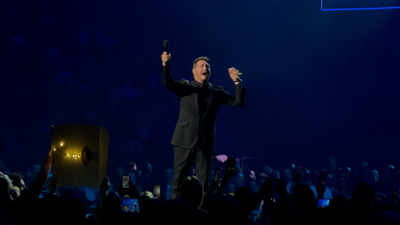 Michael Buble Cologne Germany Köln Lanxess Arena 2023 - YouTube