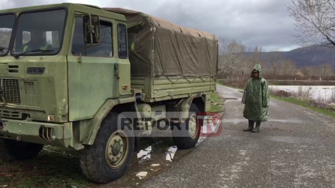 Report TV - Përmbytjet në Shkodër, FA ndërhyjnë në fshatin Obot - YouTube