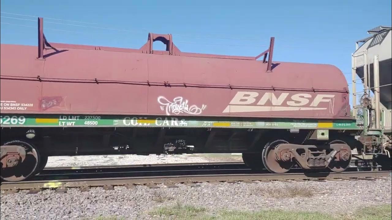 KCS 4772 leads MCHAL-08 on Union Pacific's Milwaukee subdivision|10/8/22 - YouTube