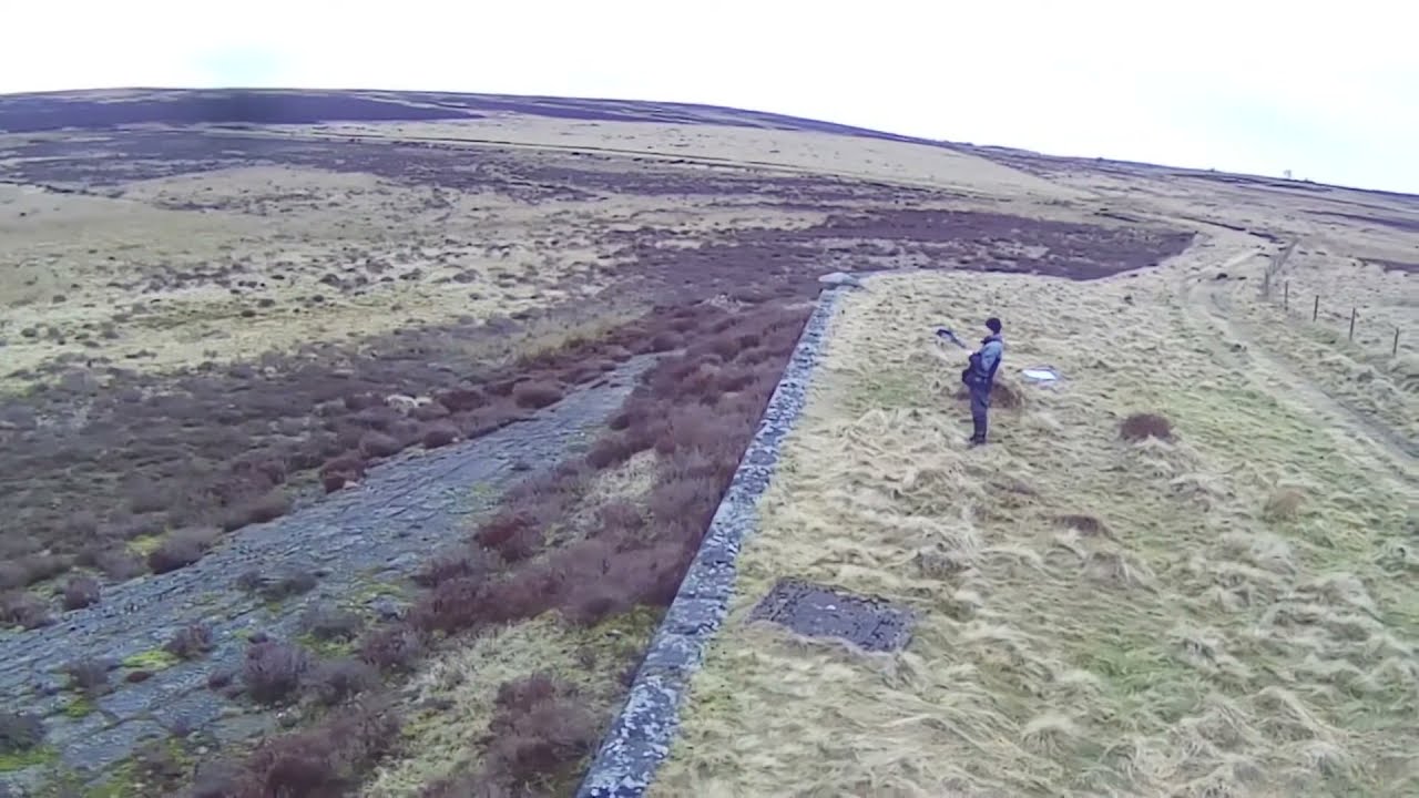 A walk around Barbrook reservoir and along White Edge in Derbyshire. U ...