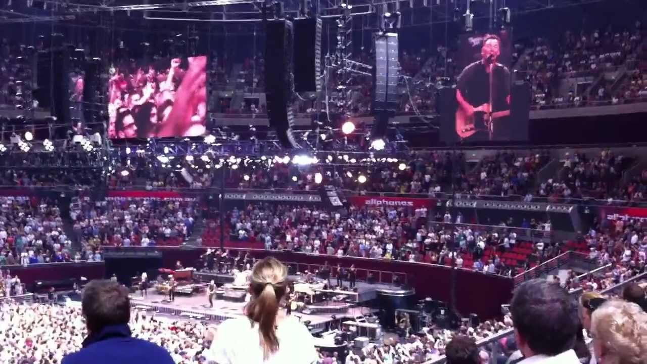 Bruce Springsteen Live in Sydney - Born To Run - YouTube