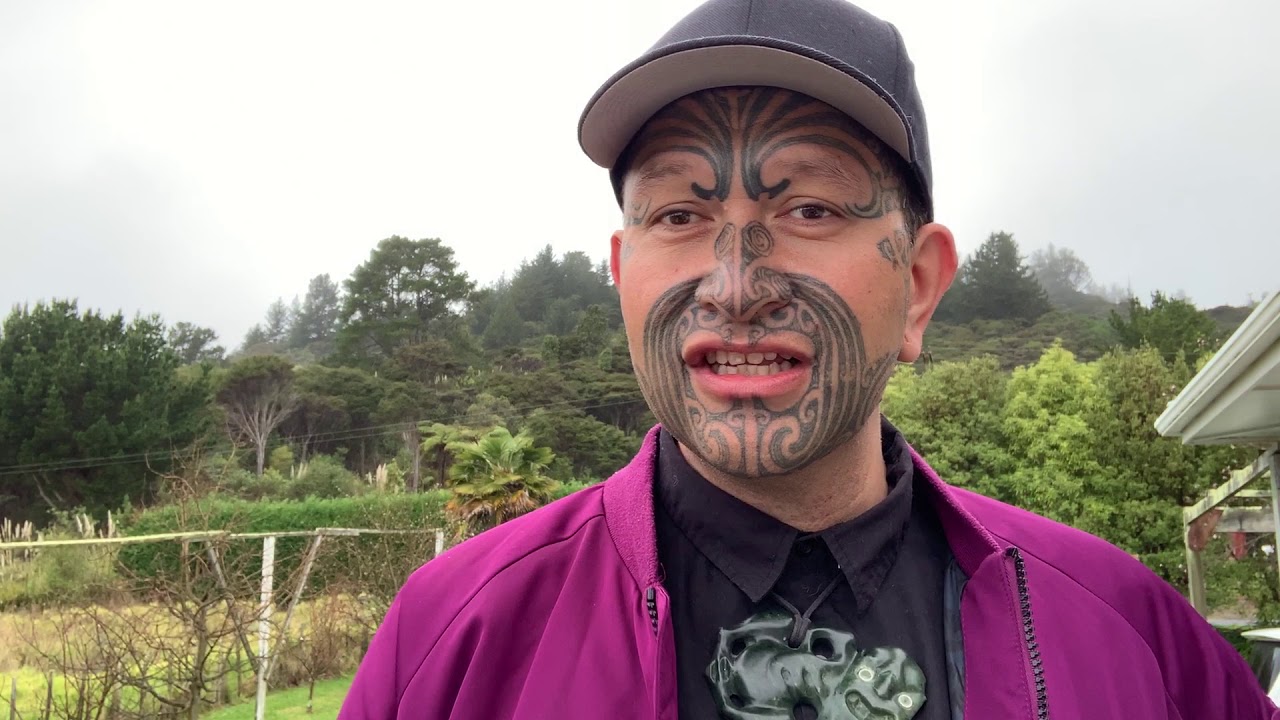 Rob Ruha accepts the Maioha Award at the 2020 Silver Scrolls - YouTube