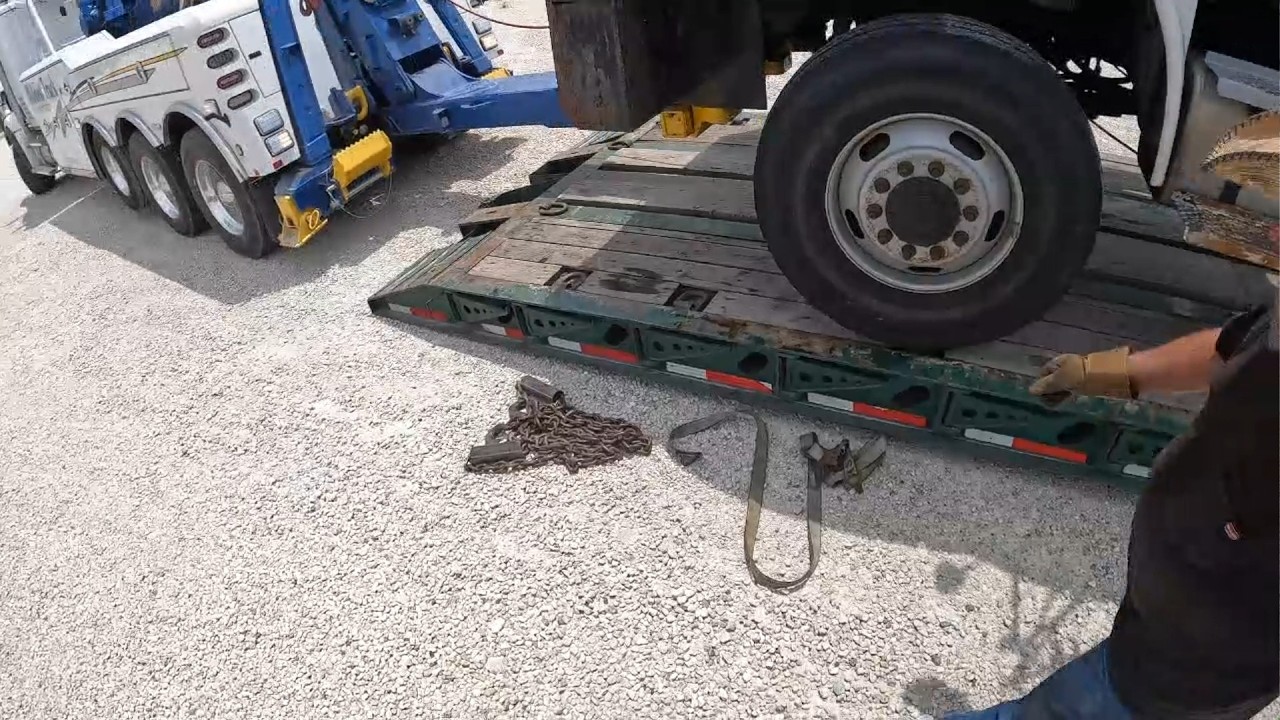 HOW TO LOAD AN RGN WITH A WRECKER - YouTube