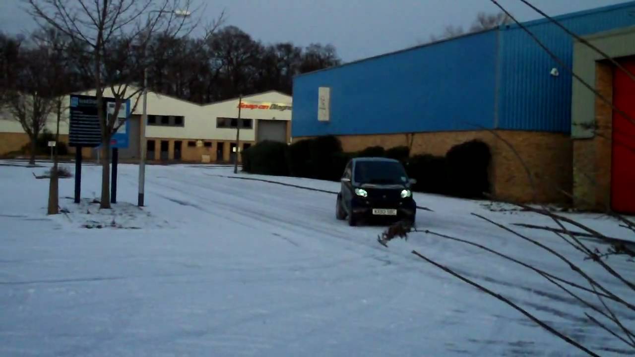Smart ForTwo in the Snow - YouTube