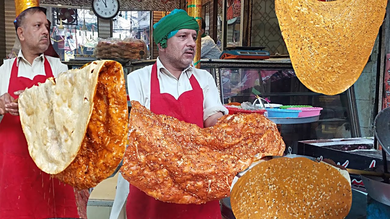 Lahori Famous katlama fry desi pizza😋 Lahore street food | Pakistan ...