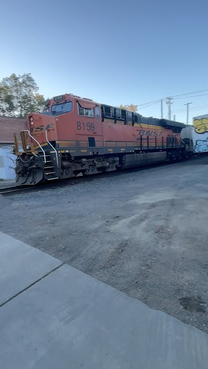 BNSF 8159 DPU At The Back Of BNSF H-PASFRS - YouTube