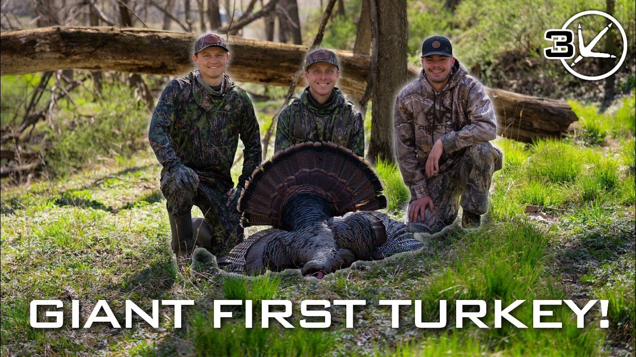 GIANT First Turkey! (Late-Morning LONE TOM) - YouTube