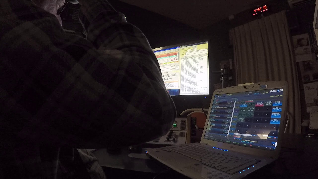 `Rob at 2REM 107.3 Fm Albury - YouTube