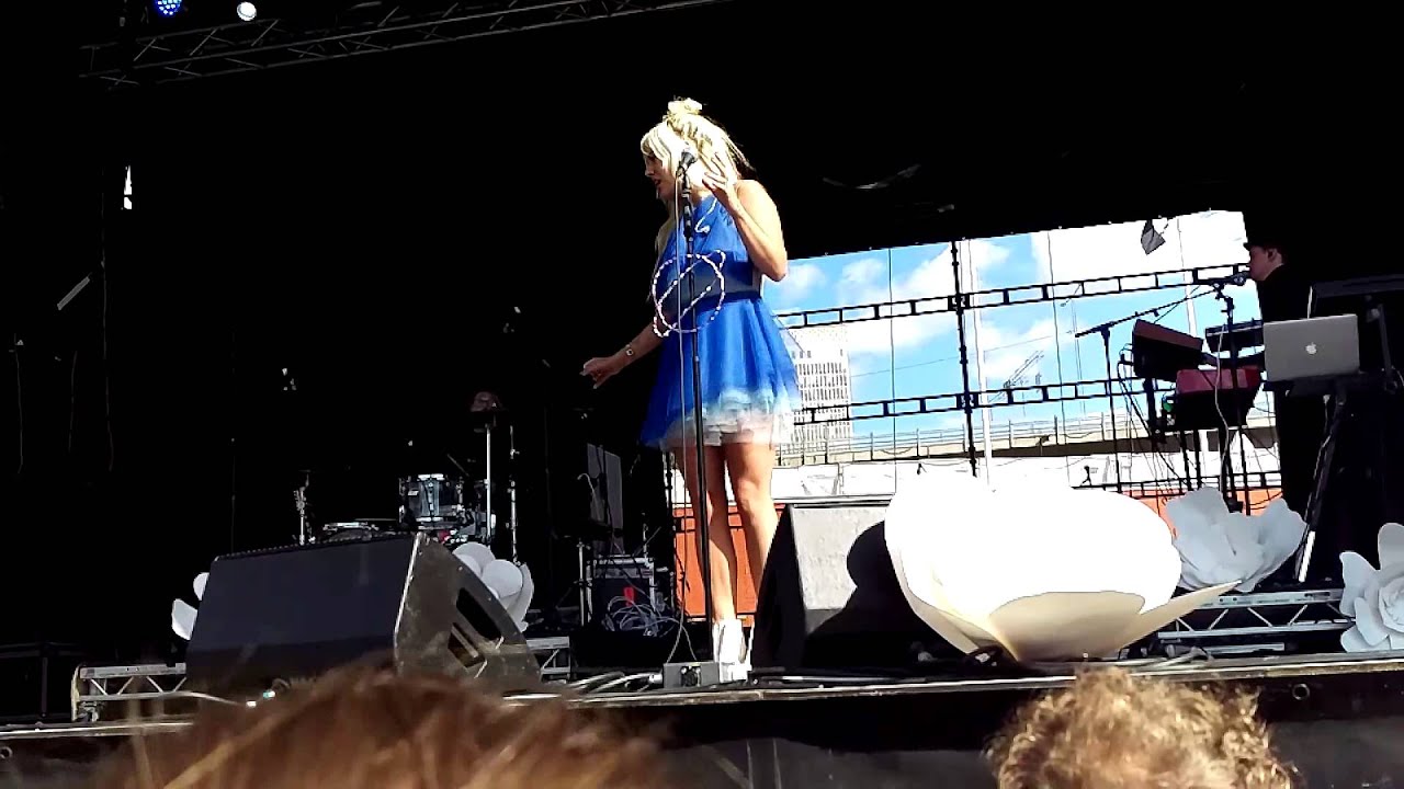 Maja Francis - Last Days Of Dancing (Live@Popaganda) - YouTube