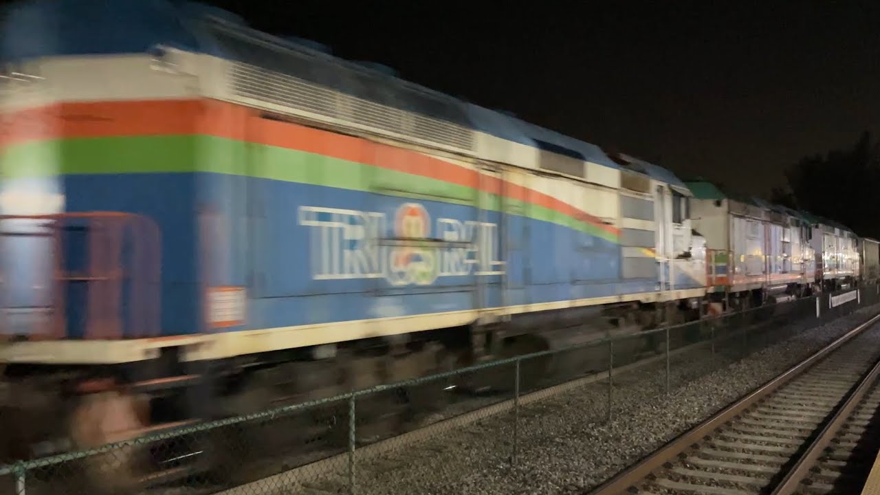 Railfan Shorts: Tri-Rail F40PHL-2's Take Their Final Ride on the RTA ...