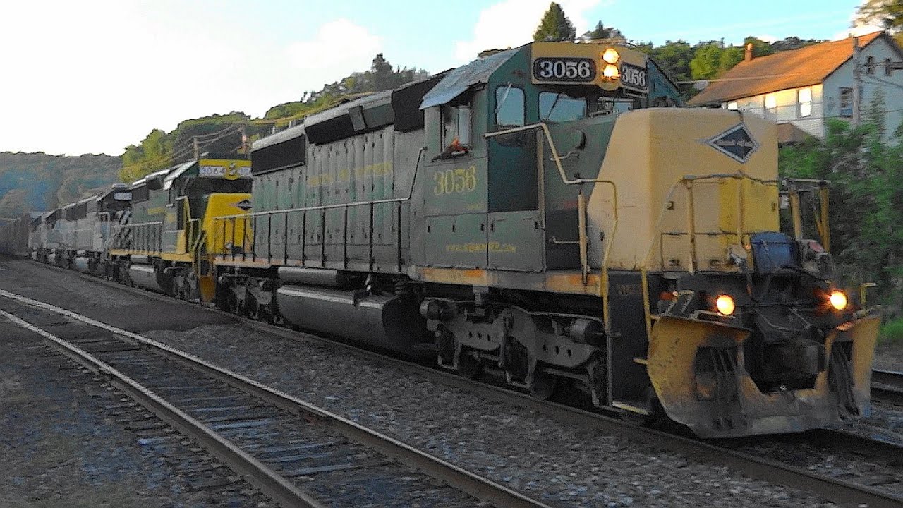 Lots of EMD's on Reading Blue Mountain & Northern NRFF Fast Freight Train - YouTube