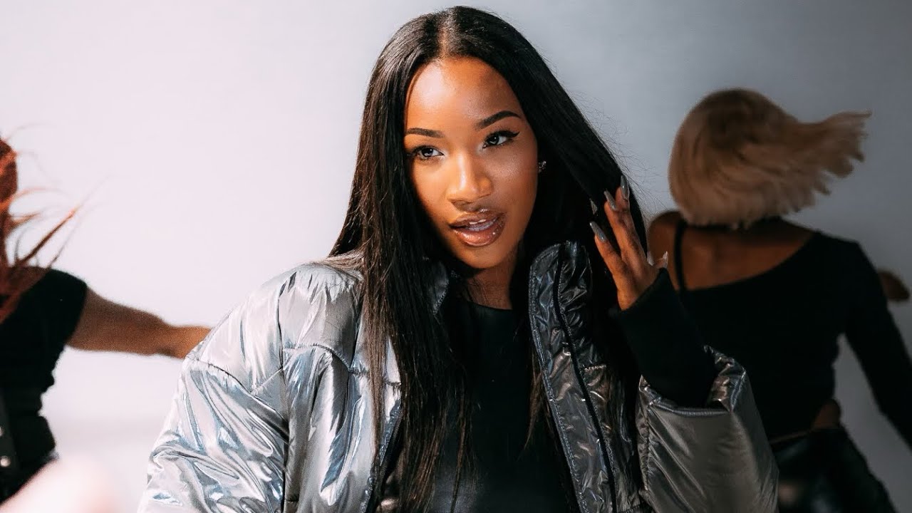 iama - Doucement (Clip Music Officiel) - YouTube