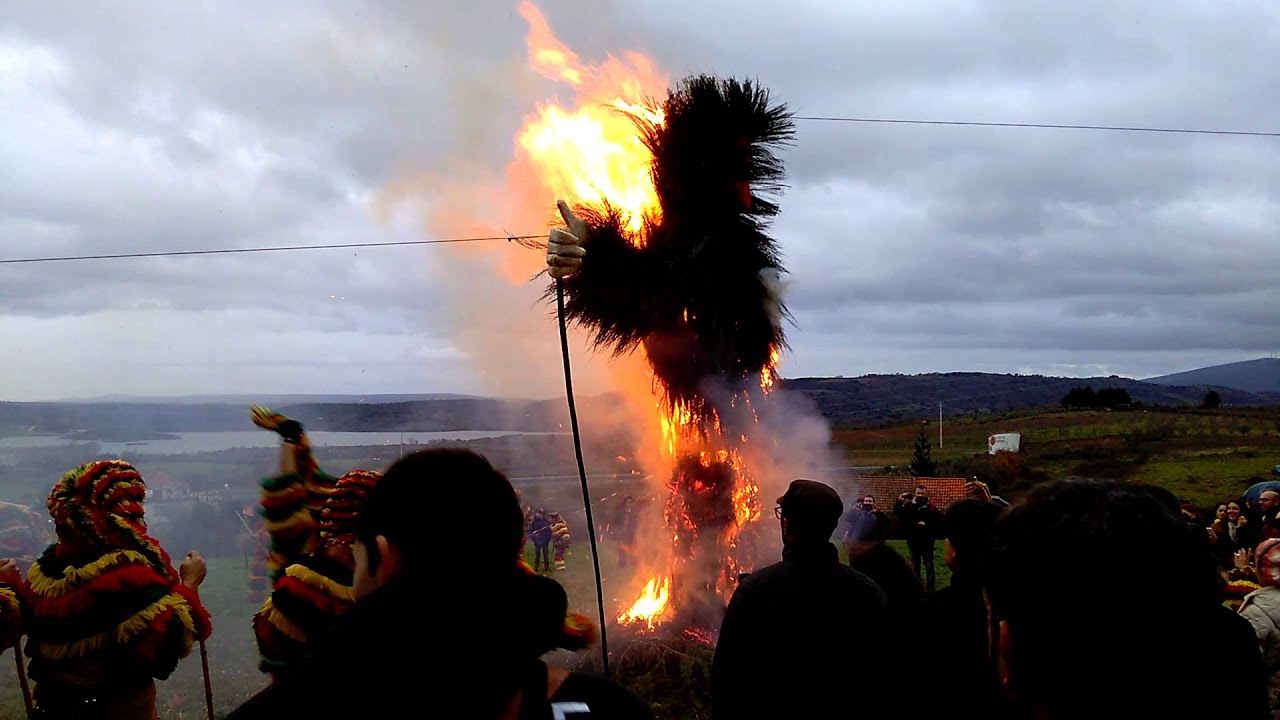 Bichos & Caretos - A Queima do Entrudo - YouTube