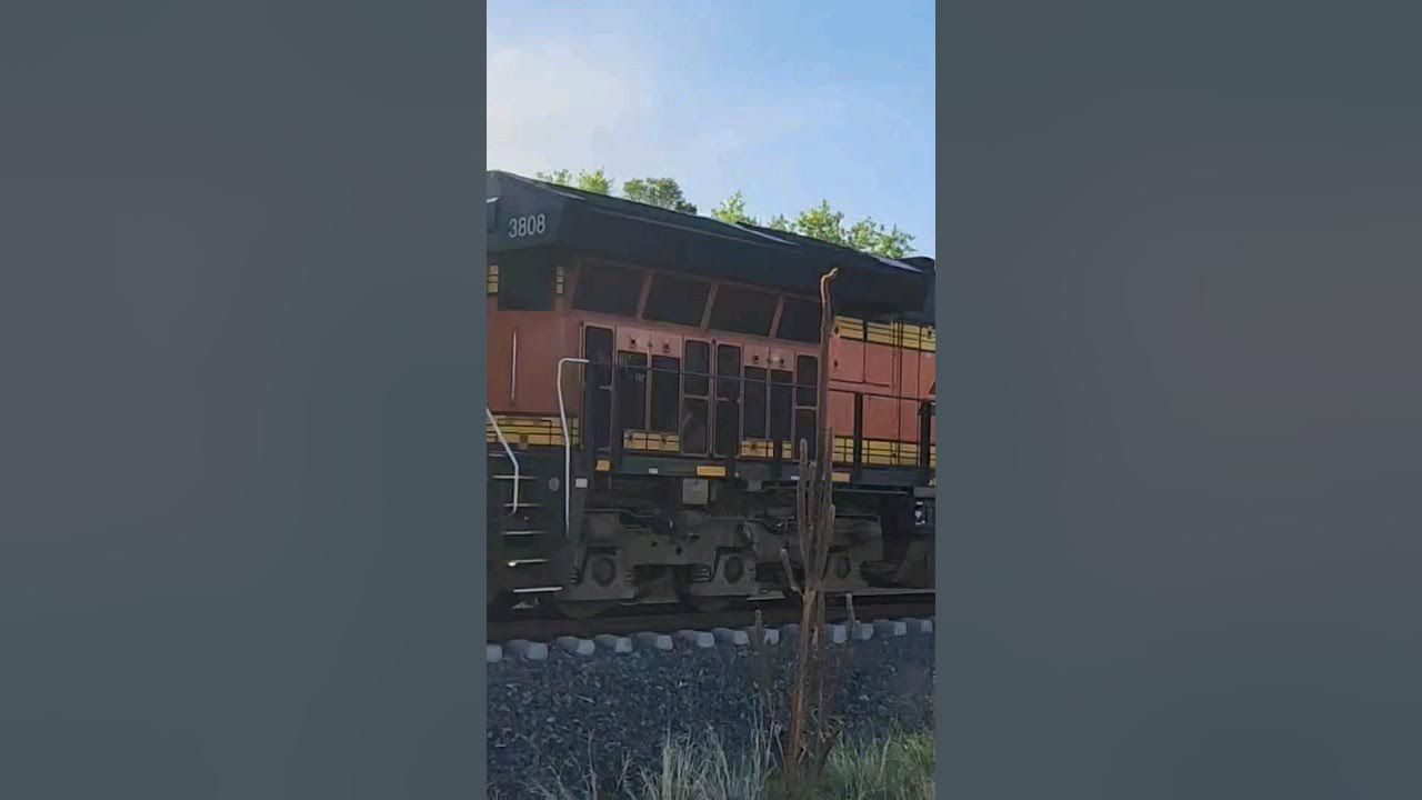 BNSF 4279 Leads a Northbound H-KCKDEN With an ET44 Trailing! - YouTube
