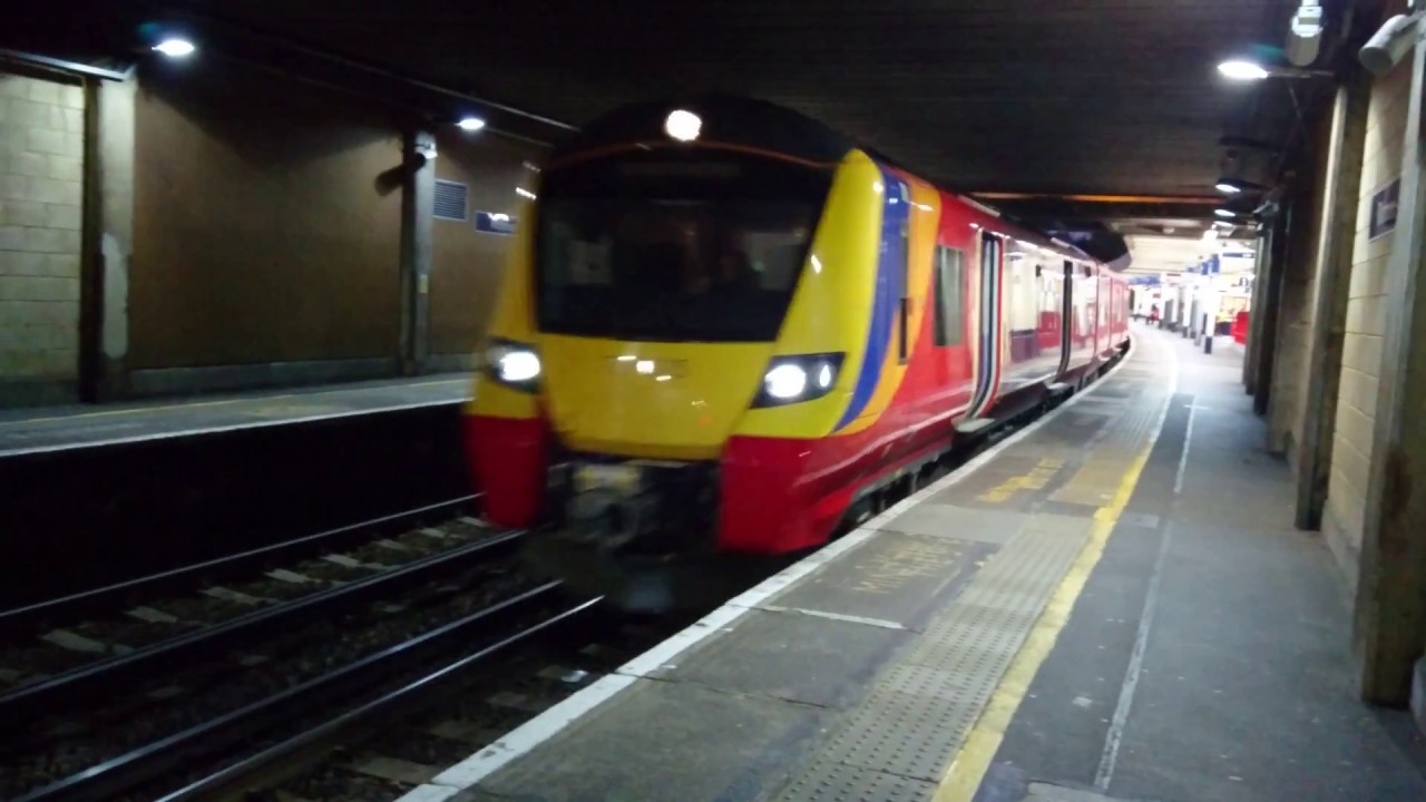 South Western Railway Class 707 Passes Richmond Station (31/10/2017 ...
