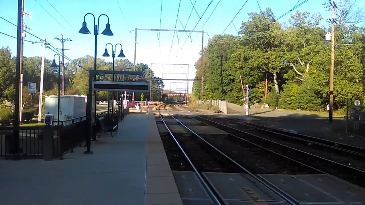 SEPTA Regional Rail Line Train 369 at Woodbourne, PA - YouTube