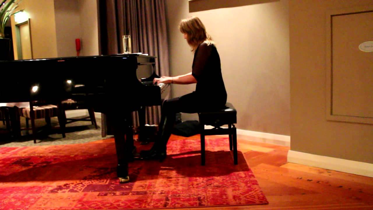 Sandy Lynch live at The Spencer Hotel 23 May 2015 - One Note Samba ...