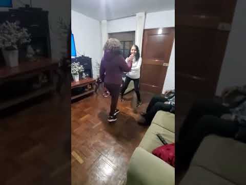 CLARINA BAILANDO 2