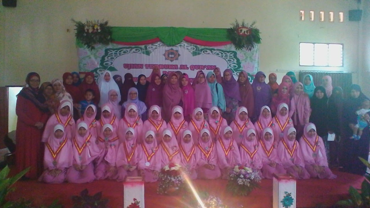 WISUDA SD ALAM AR-ROHMAH PUTRI - YouTube