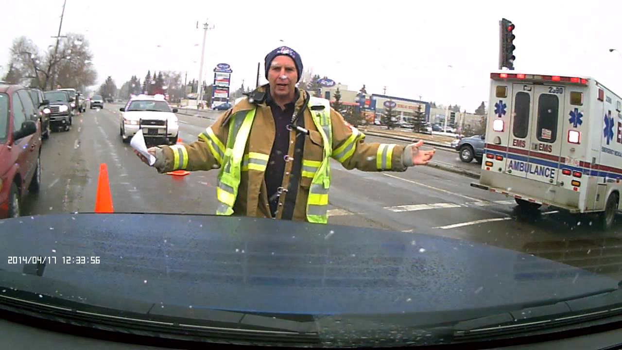 Edmonton traffic accident - no scene control - YouTube