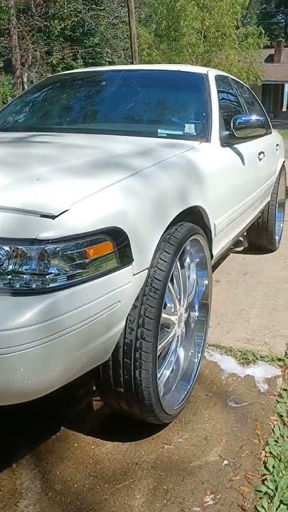 crown victoria on 28s and 30s - YouTube