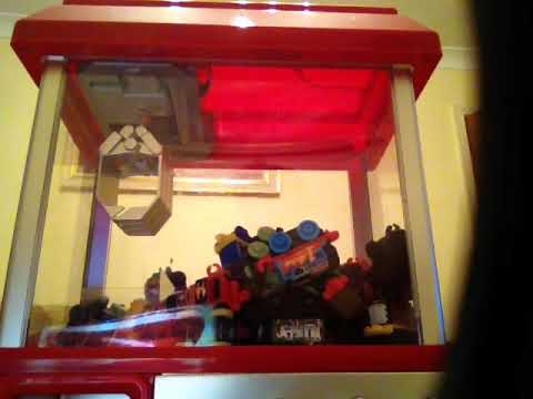 Claw Machine with Thomas Minis - YouTube