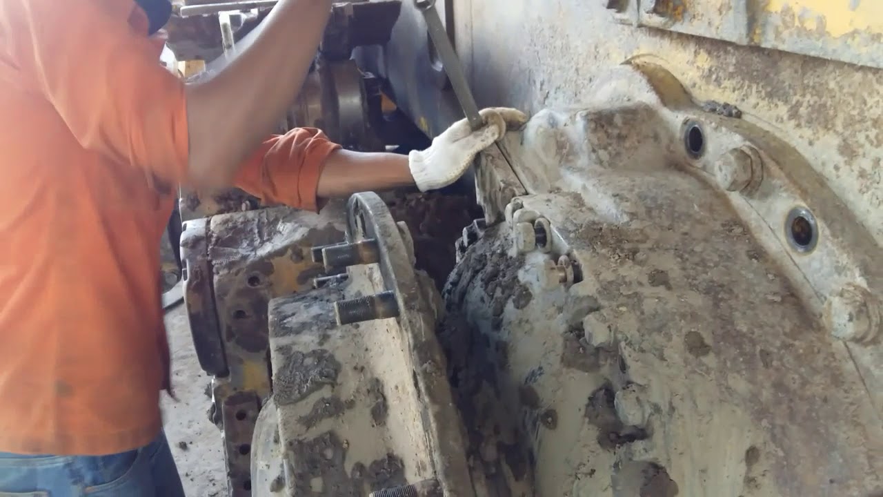 Bongkar Pasang Final Drive Kiri Bulldozer Komatsu D155-6 - YouTube